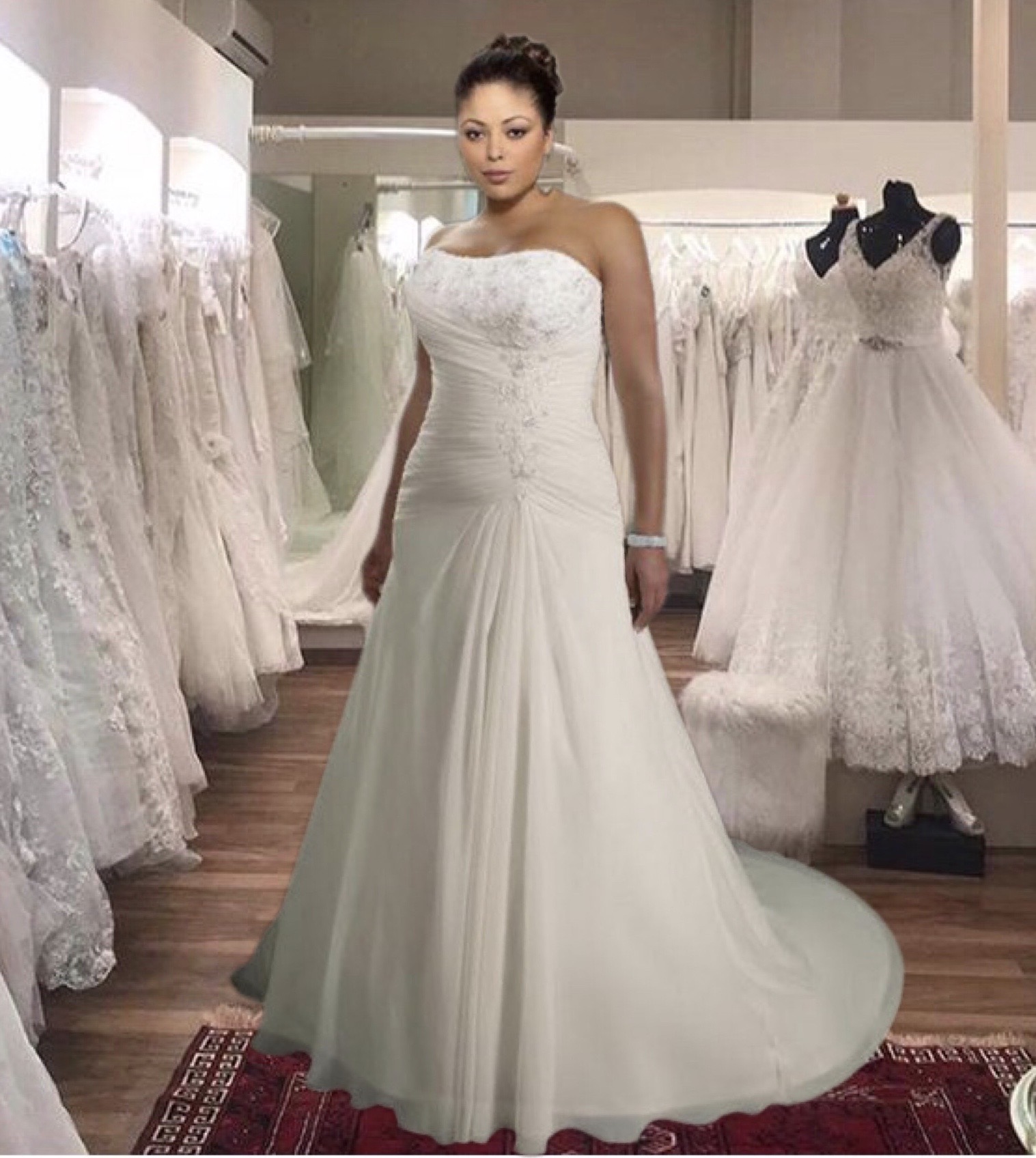Νυφικά Φορέματα PLUS SIZE-σε Μεγάλα Μεγέθη : Κομψό Νυφικό Φόρεμα, Plus ...